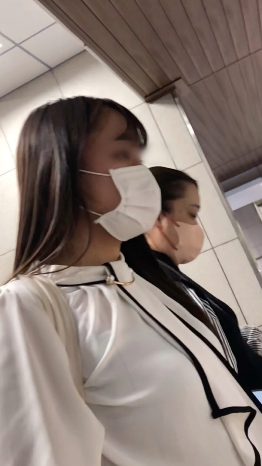 【横からの眺め237】ちょいポチャの爆乳OLの階段降り！ | NEXT動画、NET動画